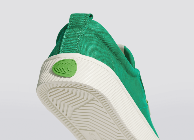 Cariuma Men's Oca Low-Top Green Canvas Sneaker at Air Supply